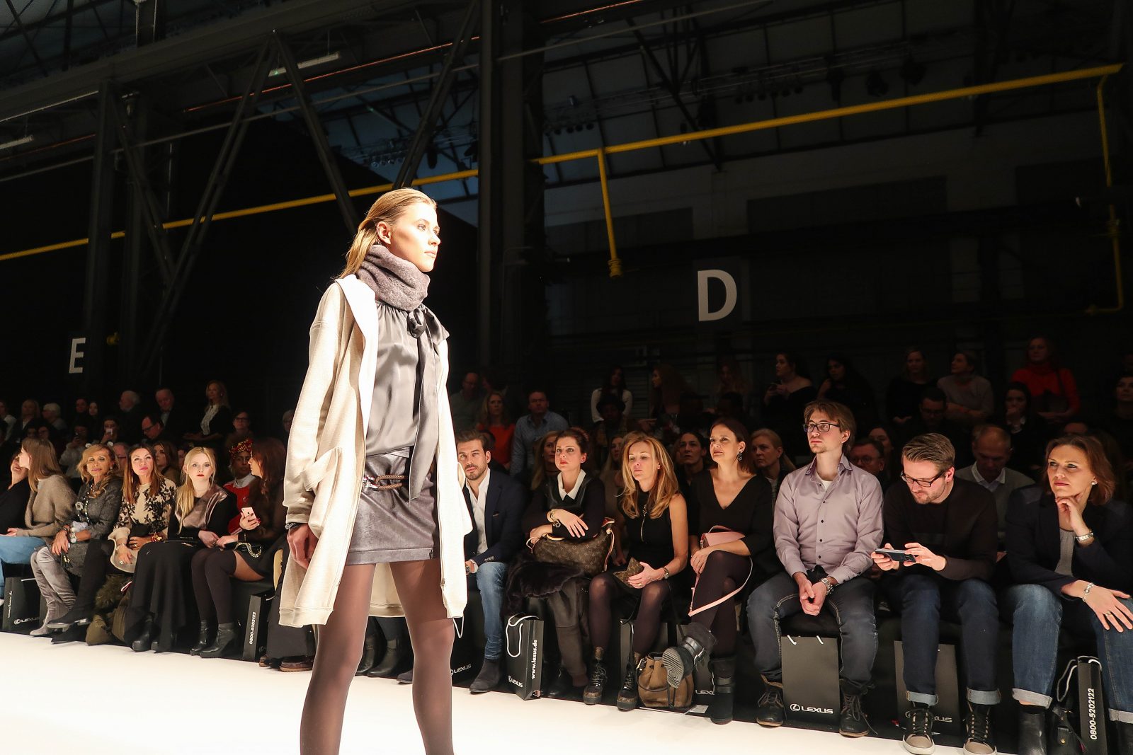 Platform Fashion Düsseldorf - Fabienne Maxi